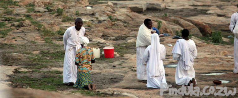 WATCH: Fierce Fight, Madzibaba Gets Beaten At His Shrine ⋆ Pindula News