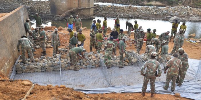 PICTURES: SA Army Engineers Repairing Bridges In Chimanimani – Pindula News