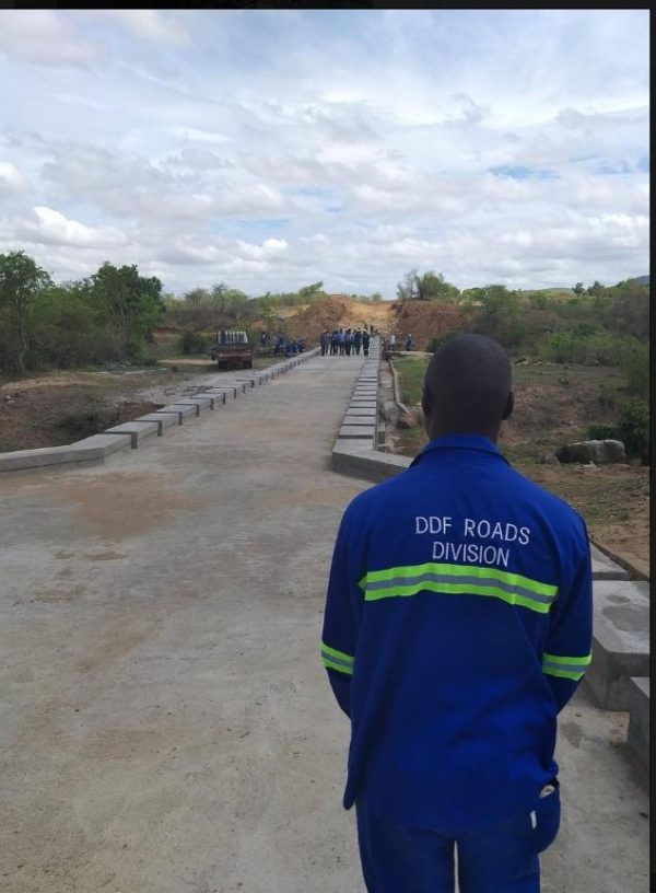 PICTURES: Karanda Bridge Collapses – Pindula News