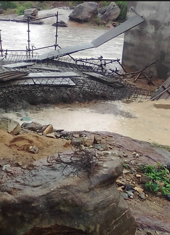 PICTURES: Karanda Bridge Collapses ⋆ Pindula News
