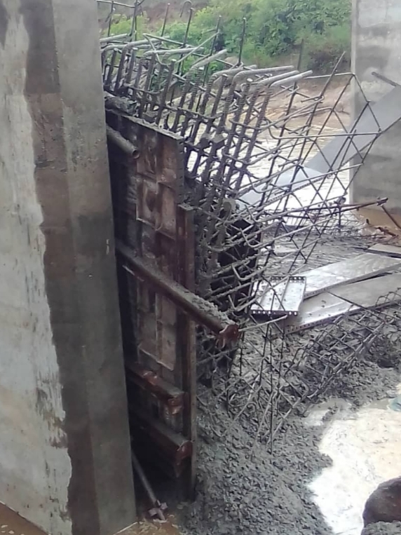 PICTURES: Karanda Bridge Collapses – Pindula News