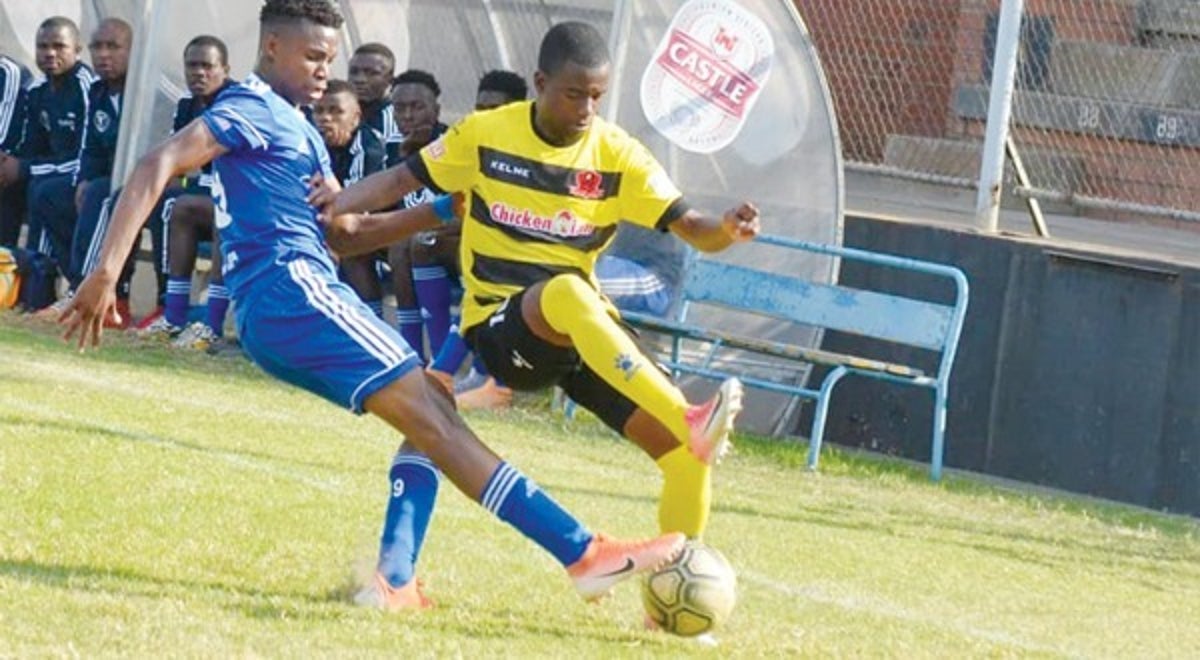 Kadonzvo Credits His Rise To Lloyd Mutasa ⋆ Pindula News