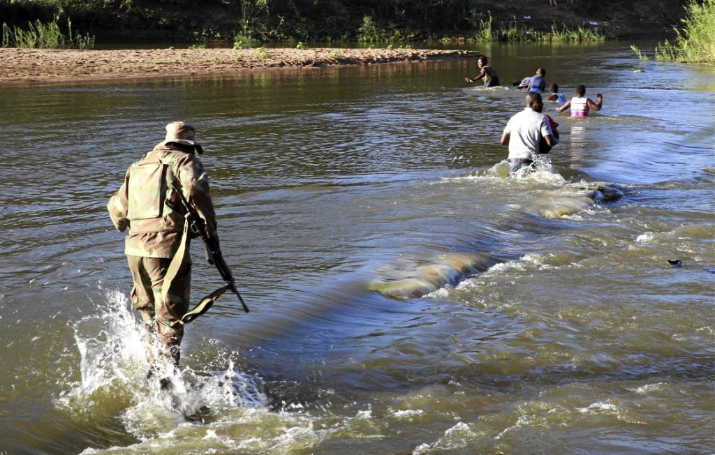 Zimbabwean Border Jumper Stabs South African Soldier During Arrest ⋆ ...