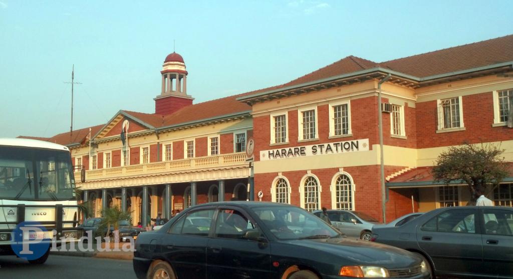 Gold Panner Caught Digging Under Railway Tracks In Mvuma ⋆ Pindula News