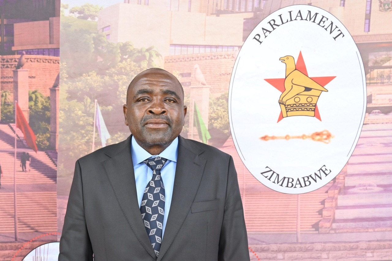Mutasa MP Benza Gifts Mnangagwa Boran Bull ⋆ Pindula News