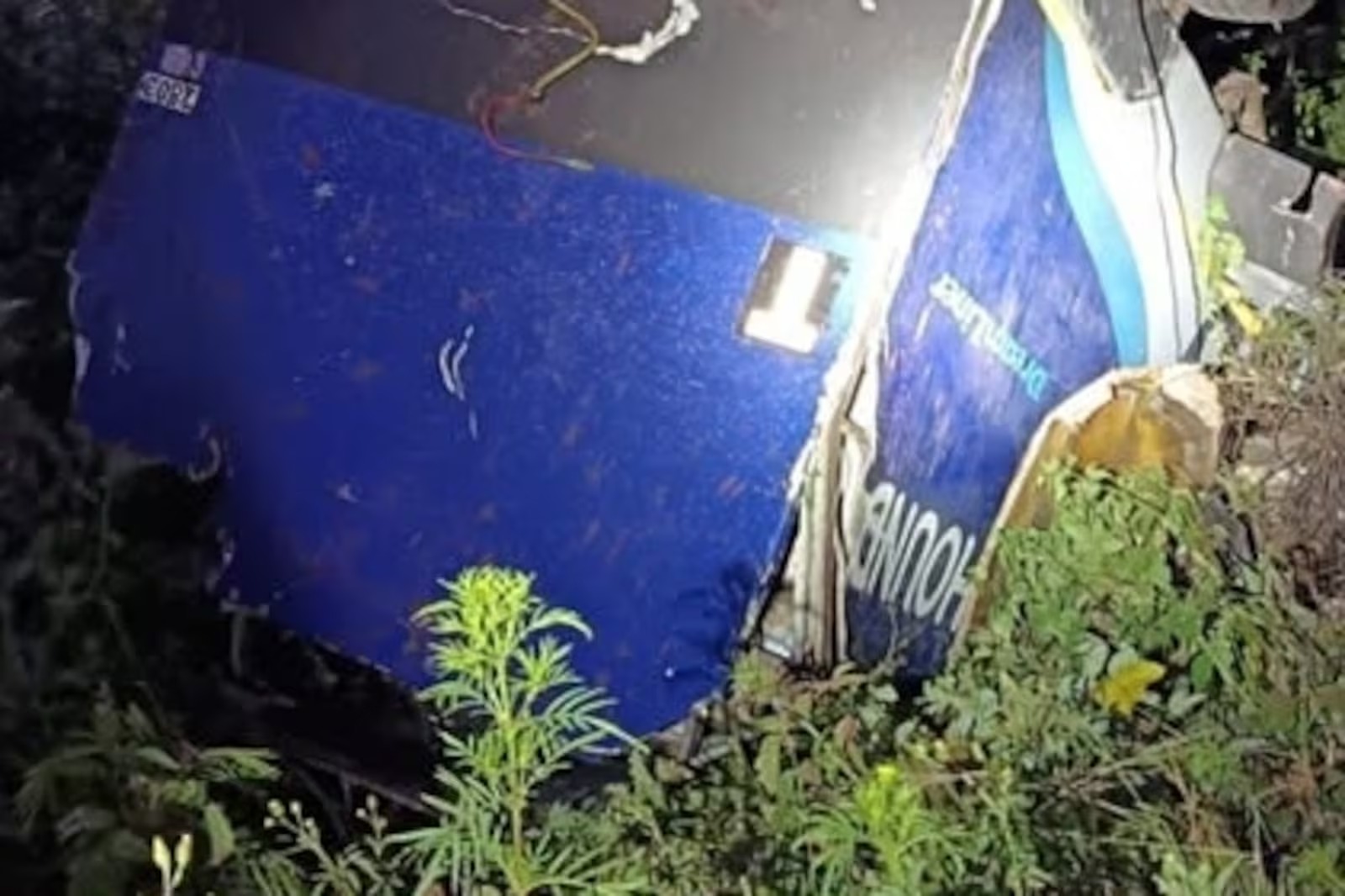 Bus Travelling To Zimbabwe Plunges Into A Ditch Near Makhado ⋆ Pindula News
